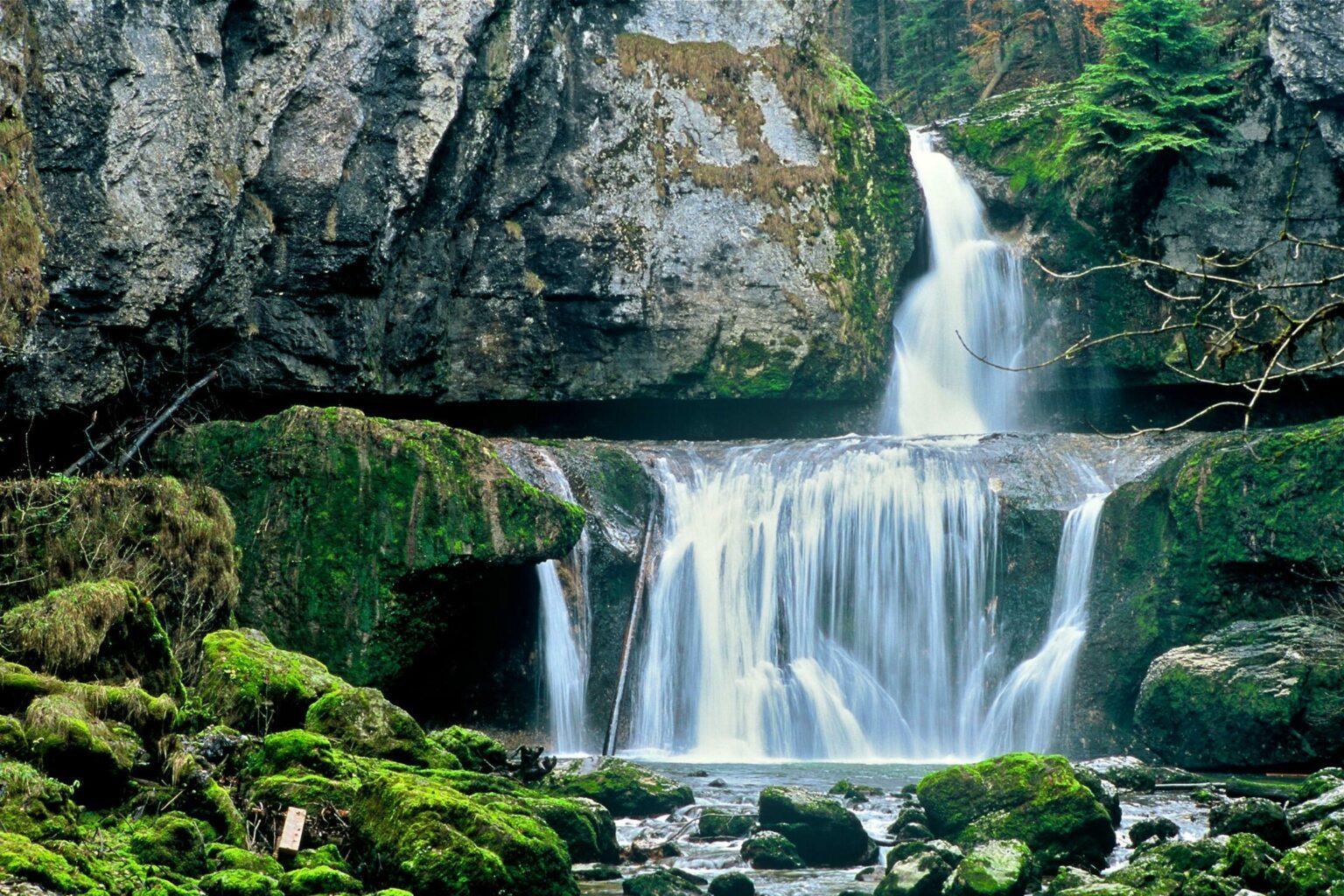 Les 15 plus belles cascades de France à découvrir