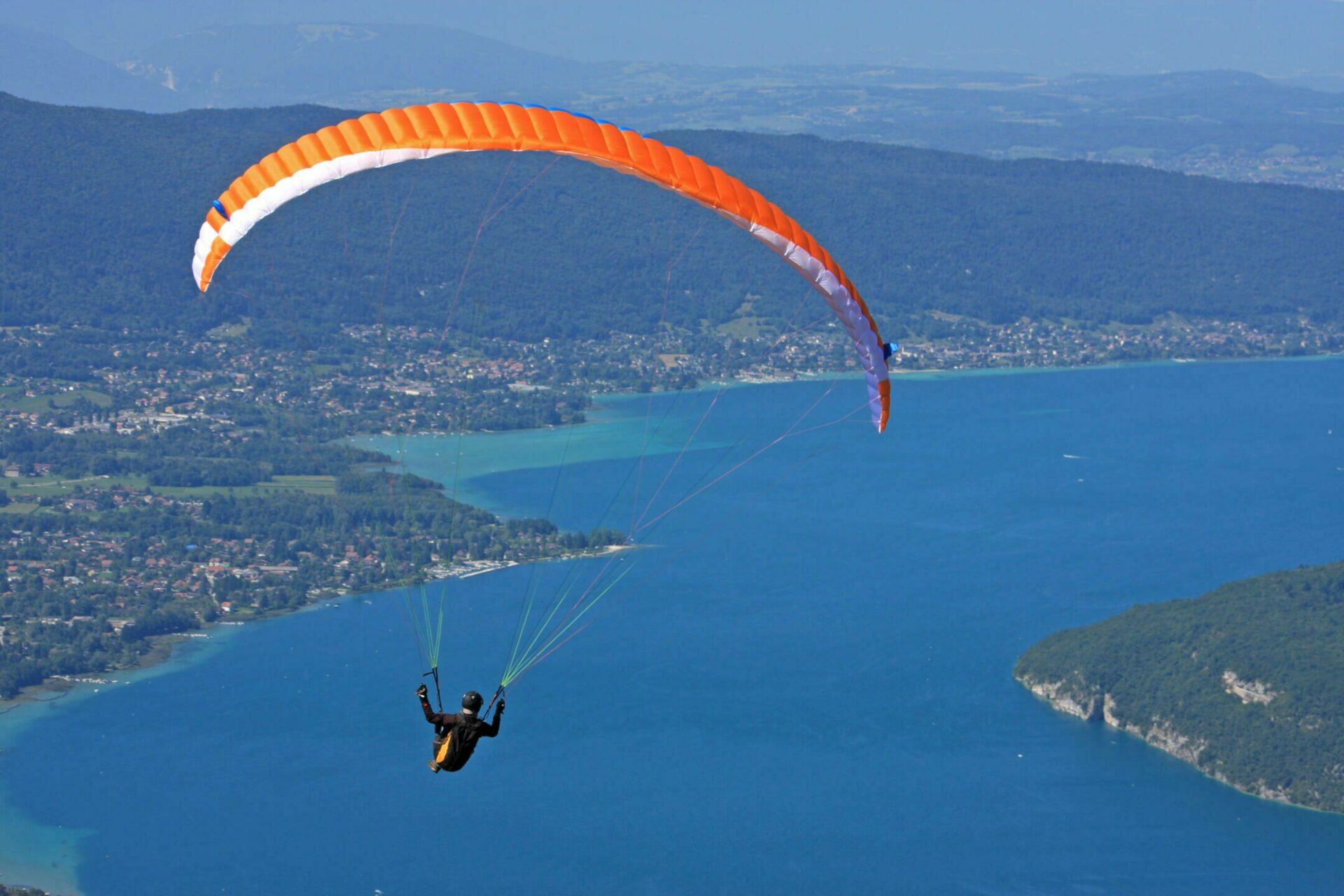 Parapente à Annecy : tout savoir avant de s'envoyer en l’air