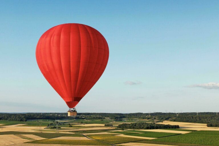 12 lieux parfaits pour faire de la montgolfière en France