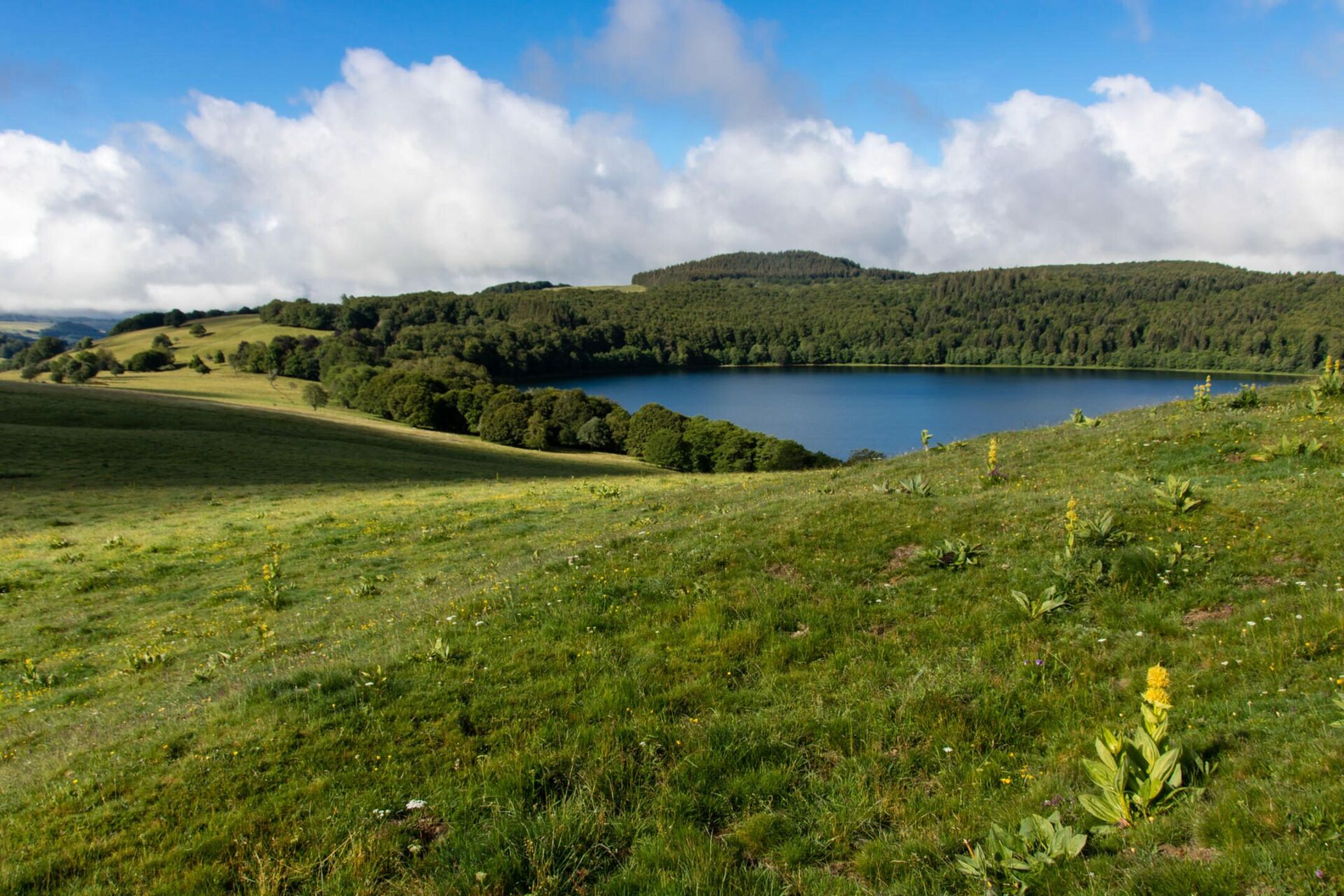 Les 16 plus beaux lacs d'Auvergne à découvrir en photos