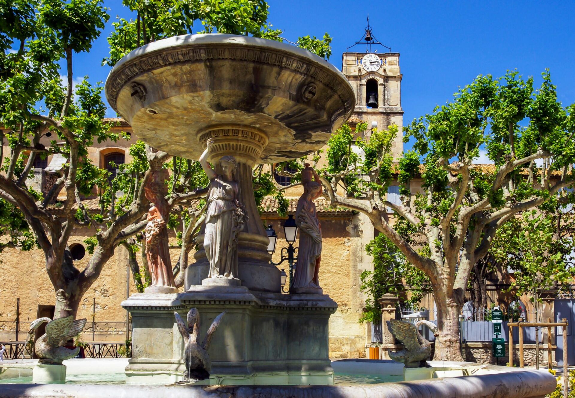 Les 12 villages des Alpilles à visiter absolument