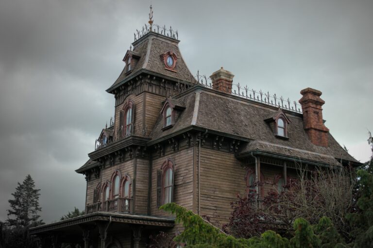 Tout savoir sur Phantom Manor, la maison hantée de Disneyland Paris