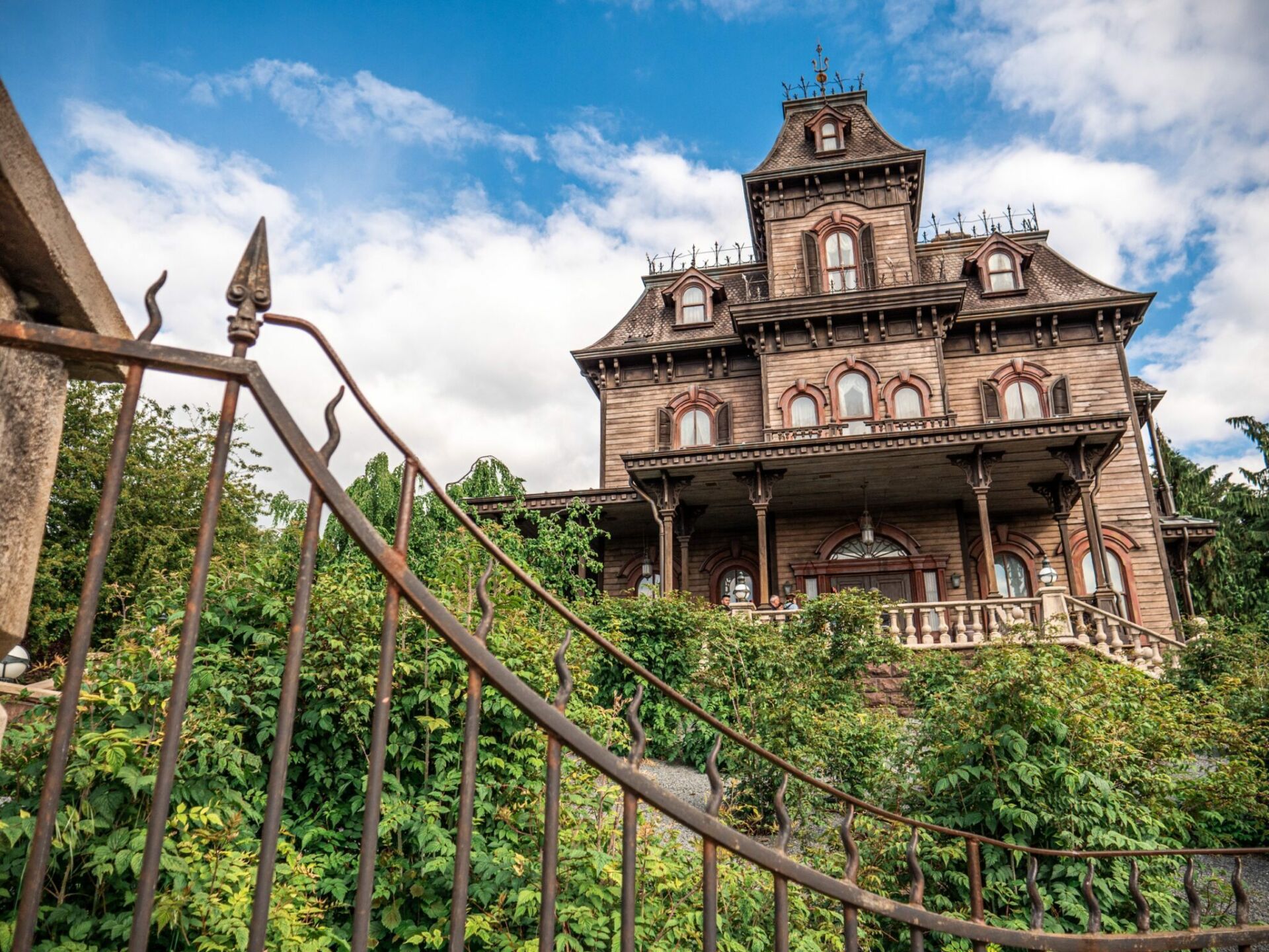 Tout savoir sur Phantom Manor, la maison hantée de Disneyland Paris