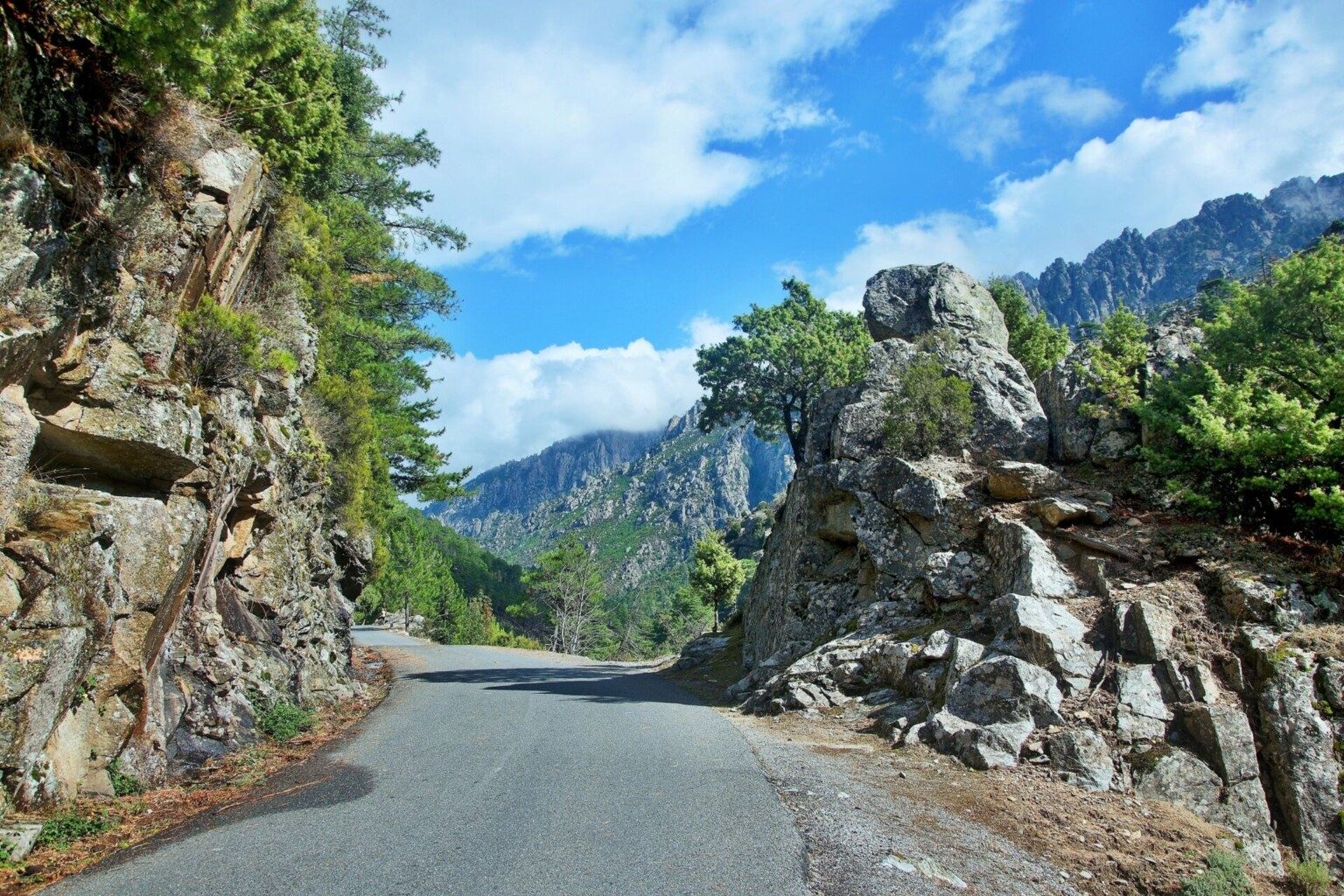 Road trip en Corse : les plus belles routes panoramiques